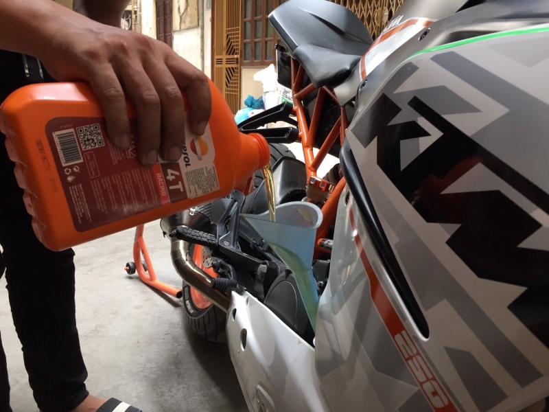 Nhớt Repsol Racing 4T 10w50 Chính Hãng tại Hà Nội - Thành Đạt IPC